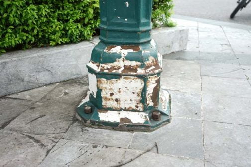 How to repaint lamp post: Dress up the degraded lighting post step by step