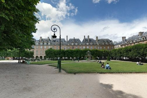 Collection of most impressive Lampposts in Paris street: You will love!