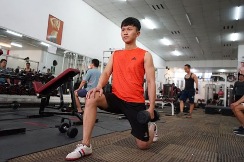 10 full-body exercises with one dumbbell at home for men & women