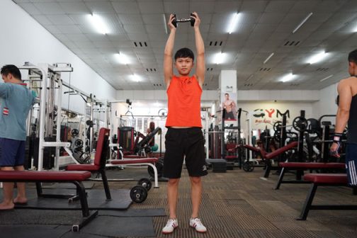 10 full-body exercises with one dumbbell at home for men & women