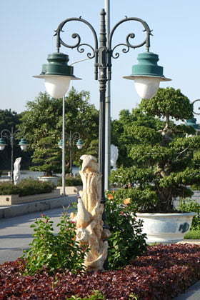 Popular lamp post style: Victorian, Vintage, and Contemporary lighting post